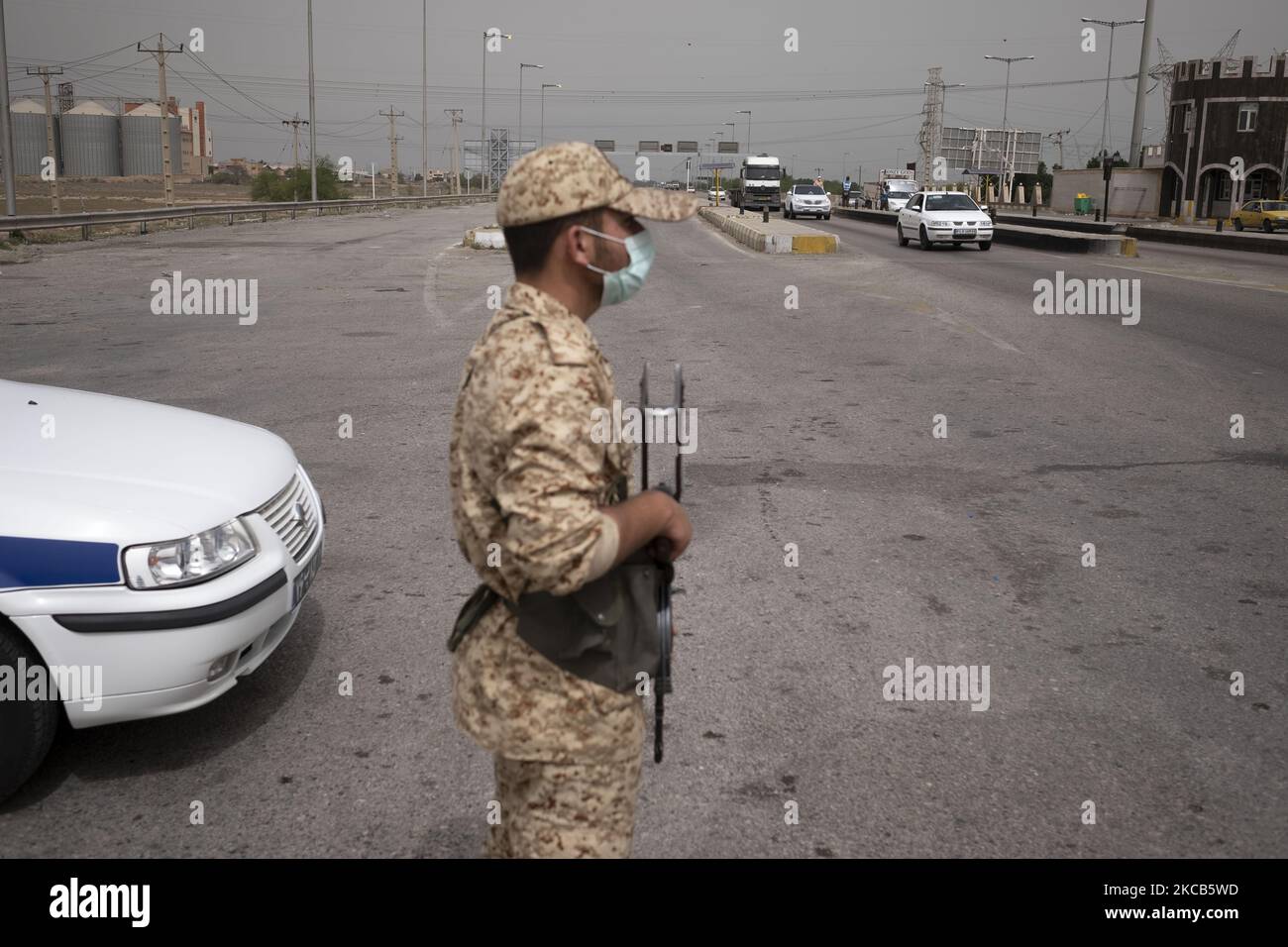Iranian soldier in iran hi-res stock photography and images - Alamy