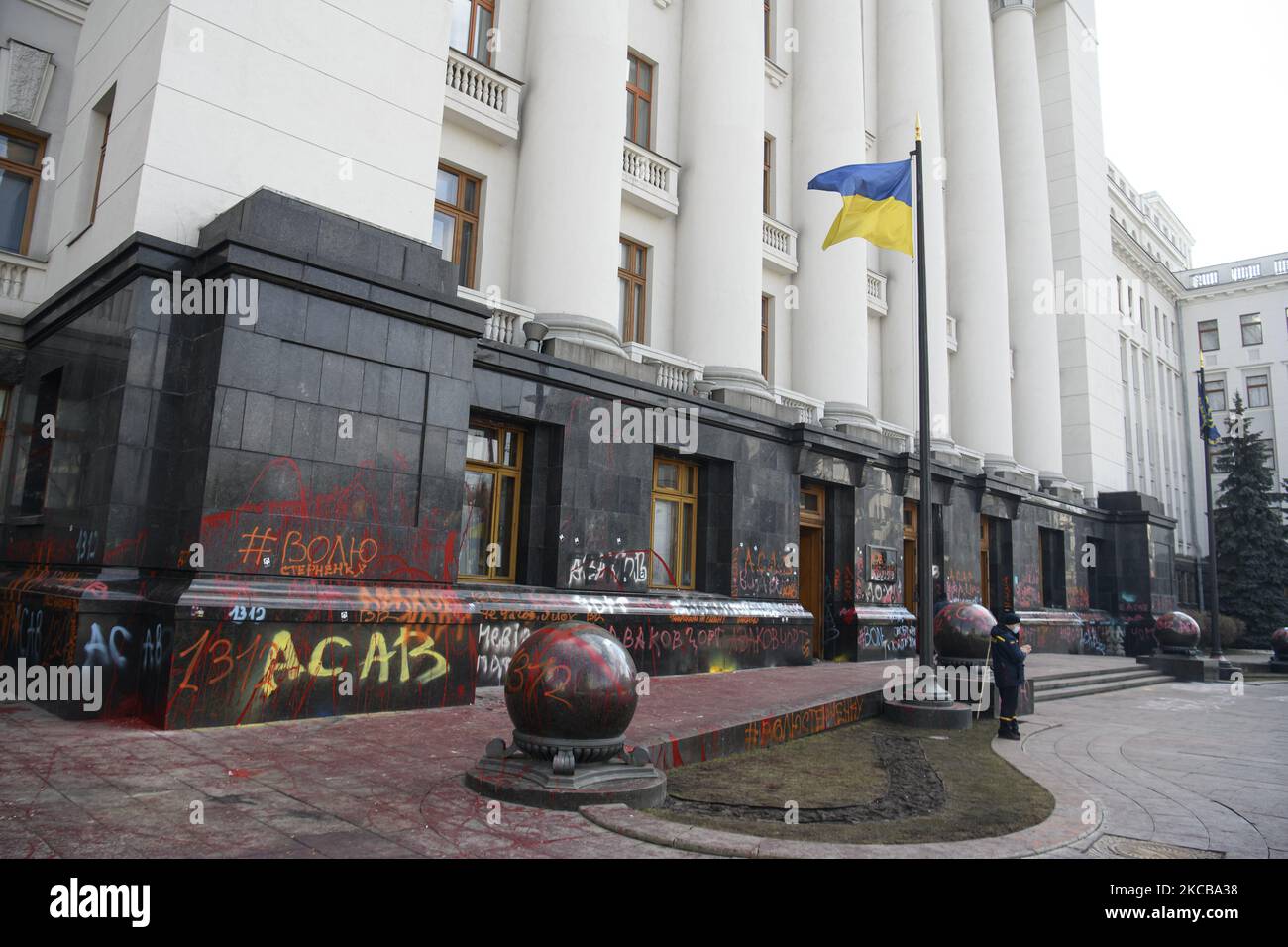 The building of the Ukrainian Presidential Office after the evening ...