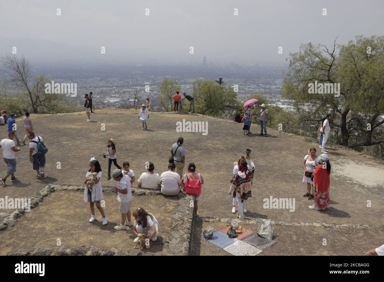 Families climbed the archaeological site of Cerro de la Estrella ...