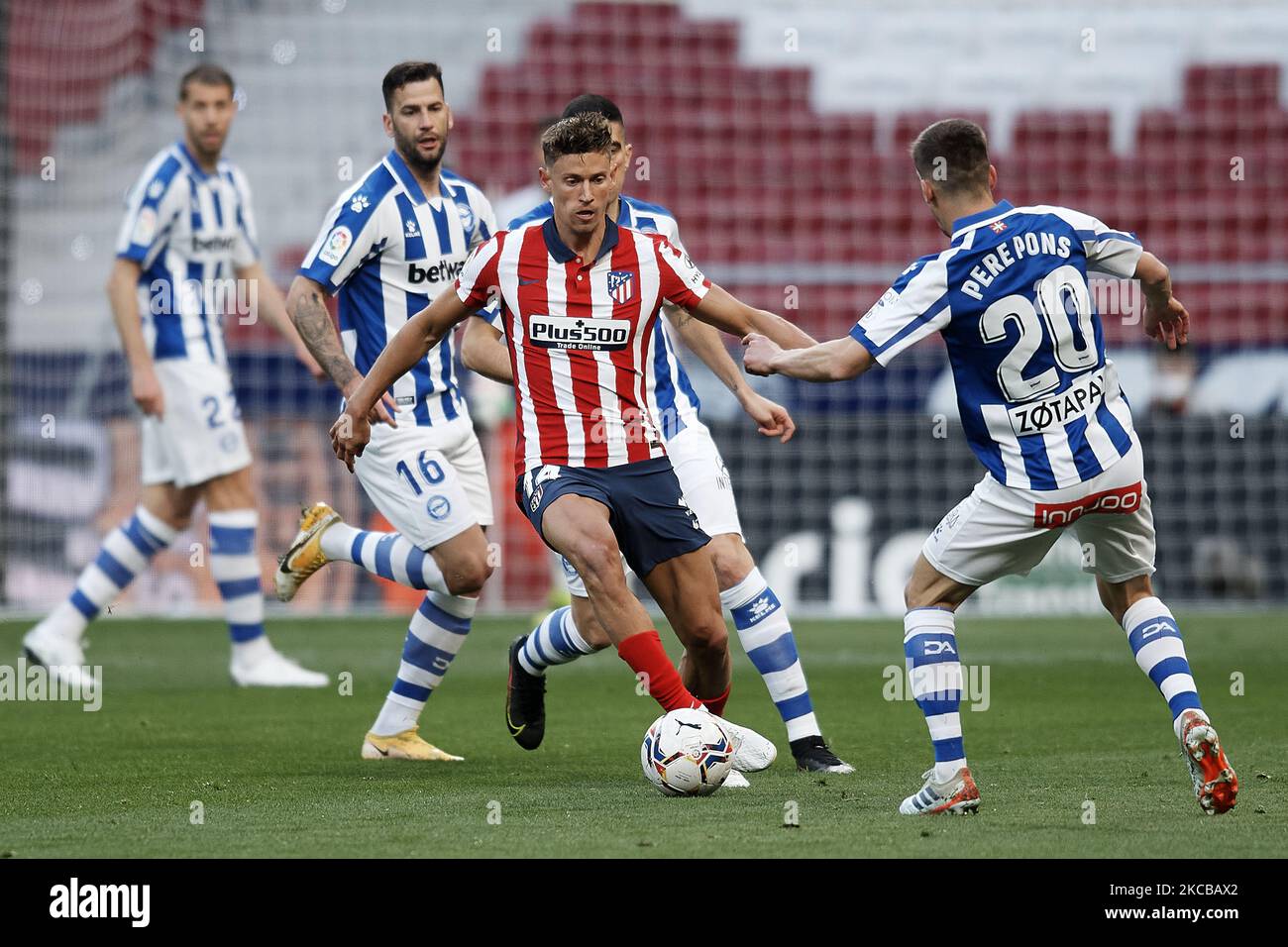 Marcos llorente of atletico madrid surronded alaves players hi-res ...