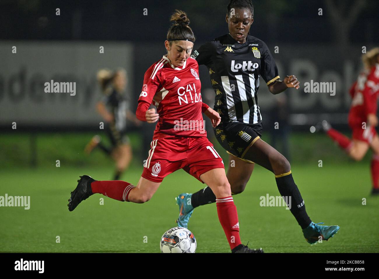 Noemie Gelders (10) of Standard pictured with Francesca Lueya (8) of ...