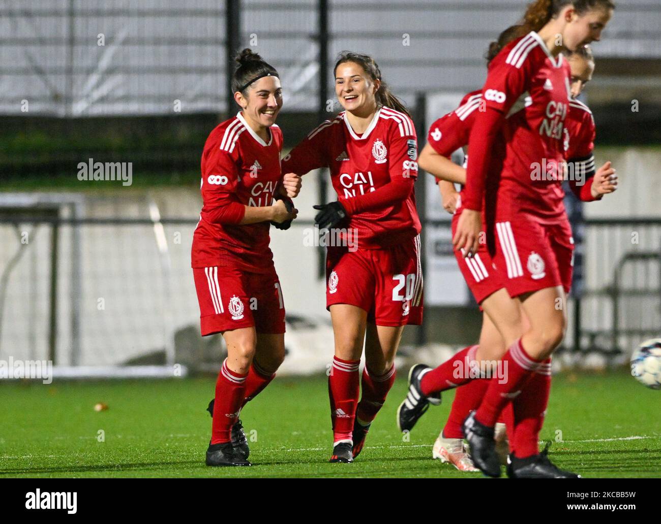Noemie Gelders (10) of Standard pictured celebrating with teammates ...