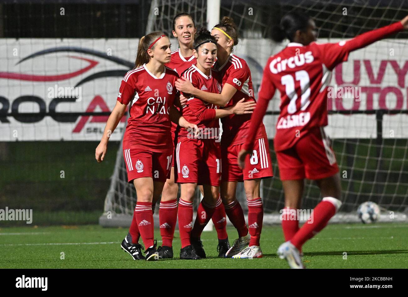 Noemie Gelders (10) of Standard pictured celebrating with teammates ...