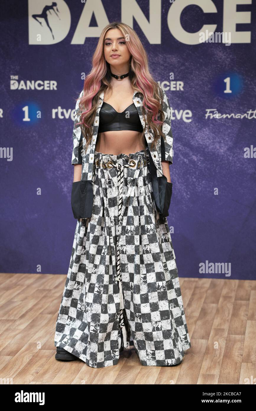 Singer lola indigo attends the dancer photocall on march 23 hi-res ...