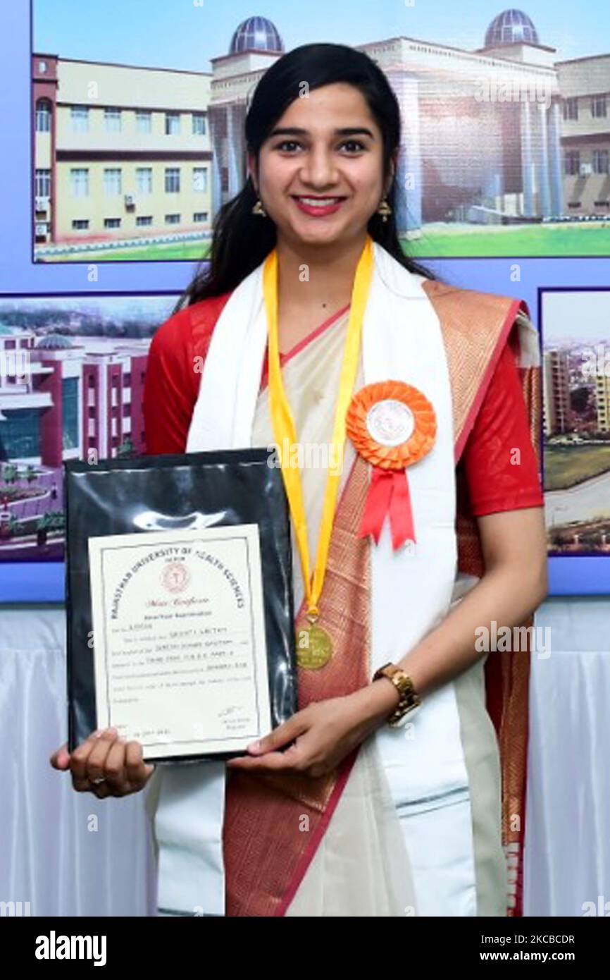 Srishti Gautam received Gold Medal on the 6th convocation by Rajasthan ...