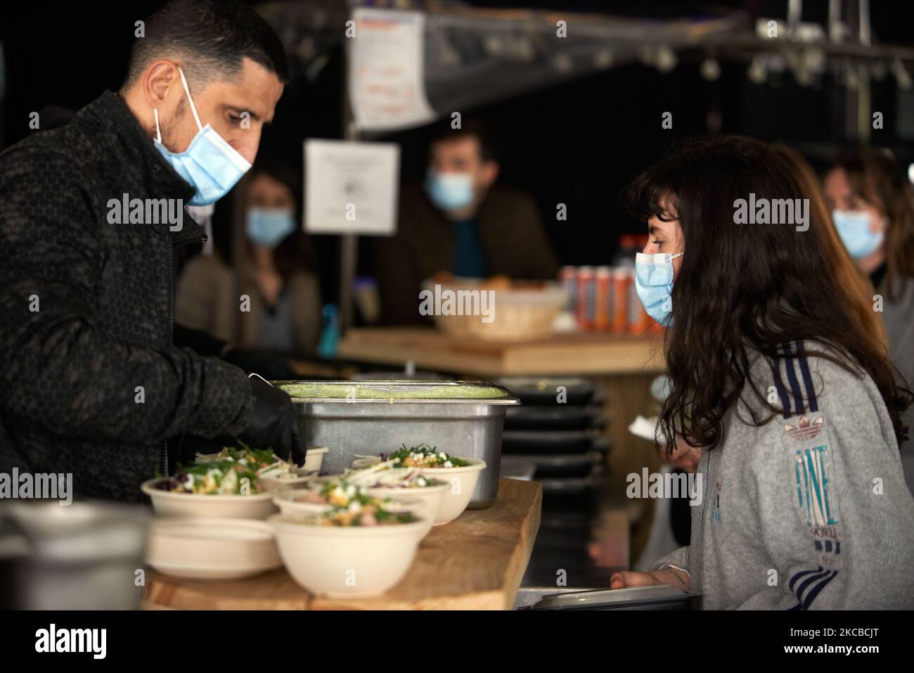 Delivery womman hi-res stock photography and images - Alamy