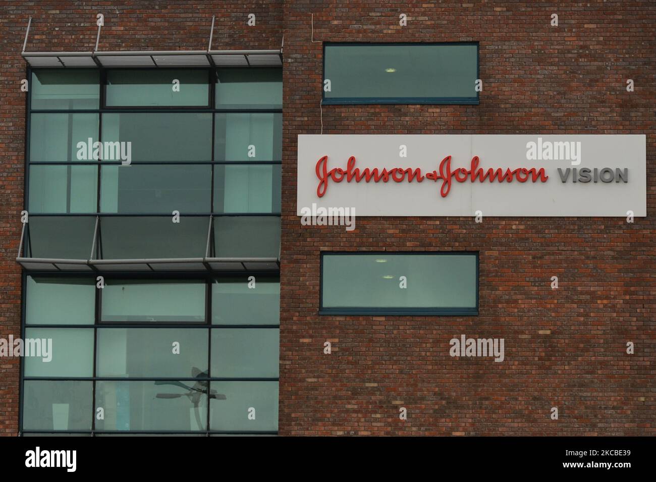 Johnson and johnson vision hi-res stock photography and images - Alamy