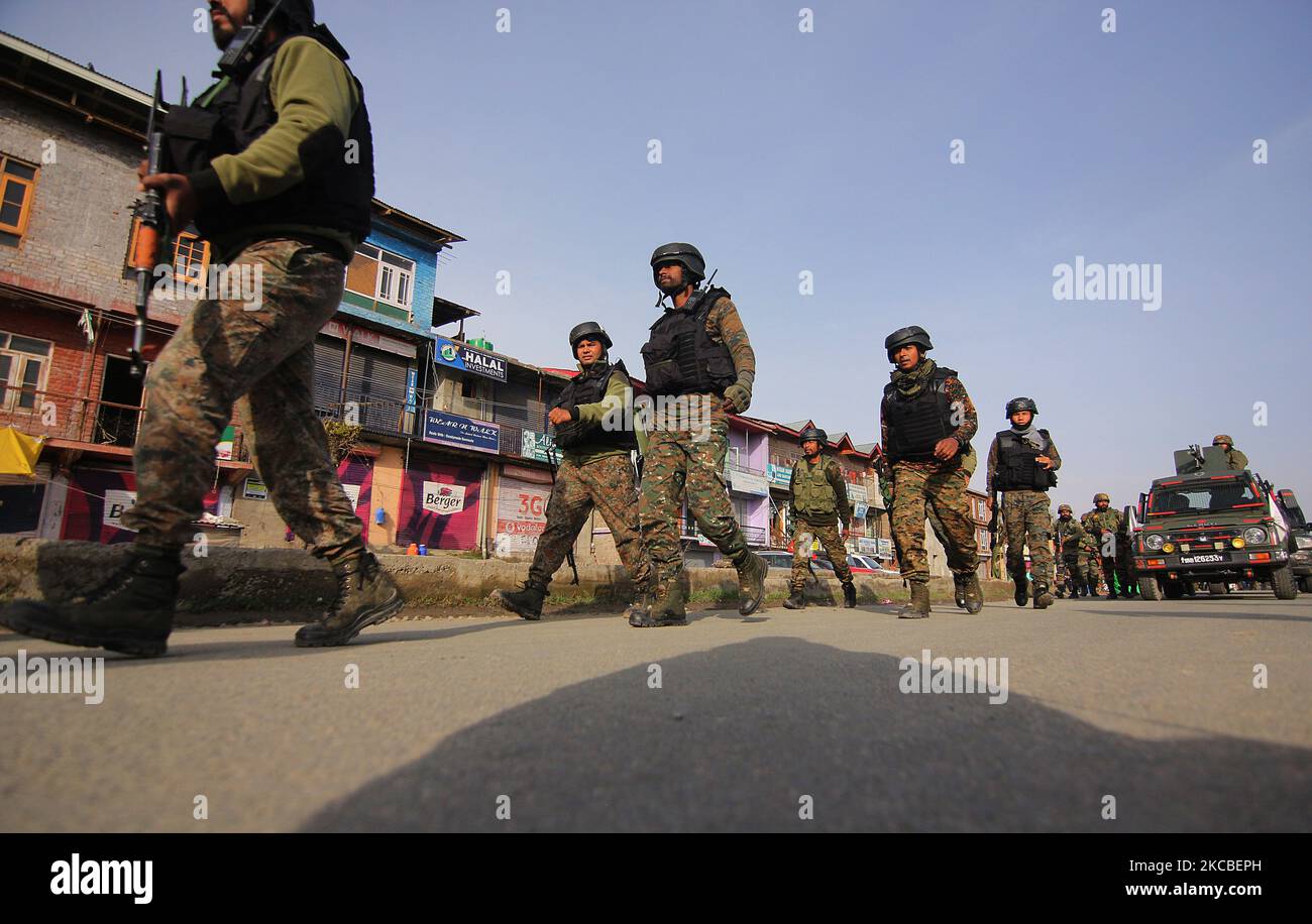 Indian forces rush hi-res stock photography and images - Alamy
