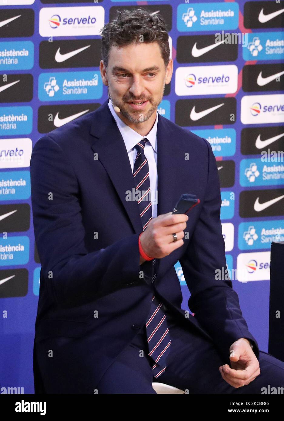 Presentation of Pau Gasol as a new FC Barcelona player at the Palau ...