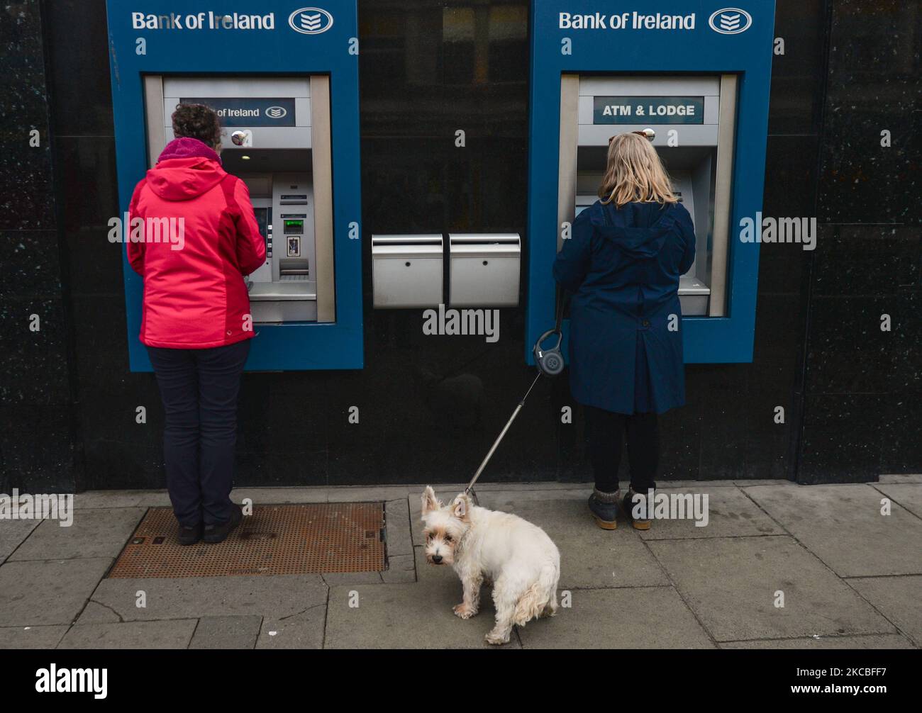 Bank of irelands atm hi-res stock photography and images - Alamy