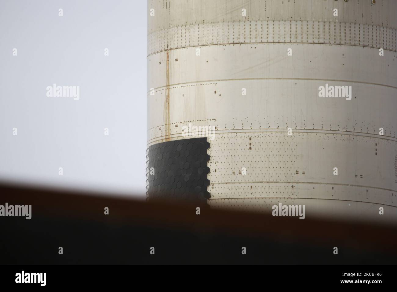 Starship SN11's thermal protection tiles at SpaceX's South Texas launch ...