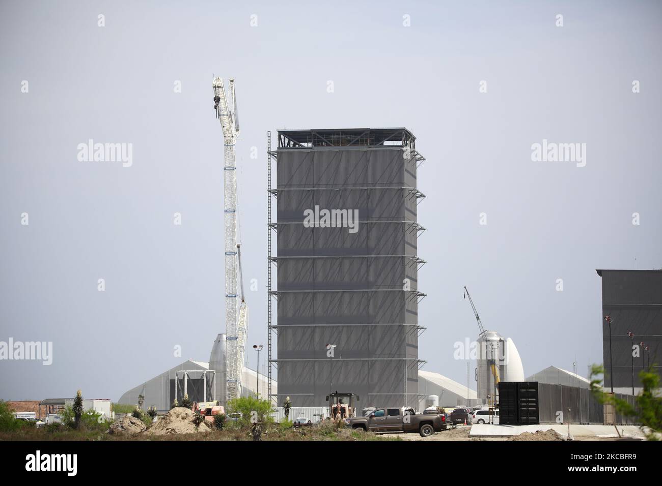 Construction continues at SpaceX's South Texas build site in Boca Chica ...