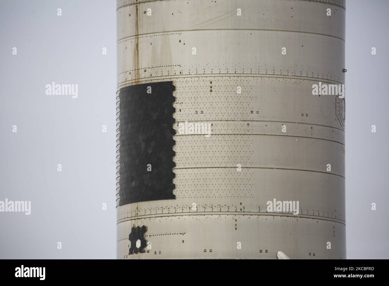 Starship SN11's thermal protection tiles at SpaceX's South Texas launch ...