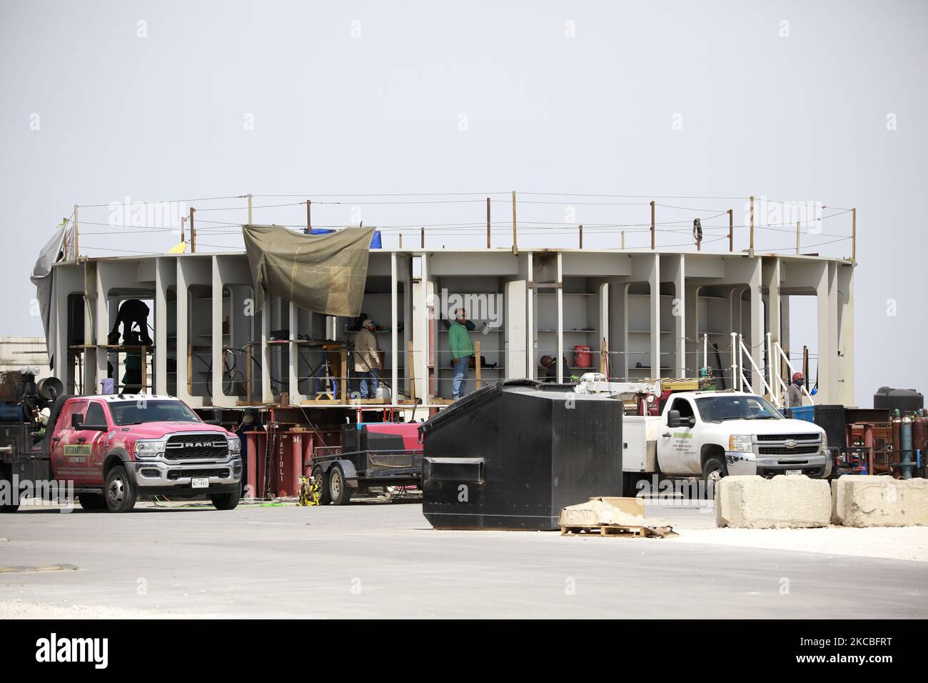 Construction continues at SpaceX's South Texas build site in Boca Chica ...
