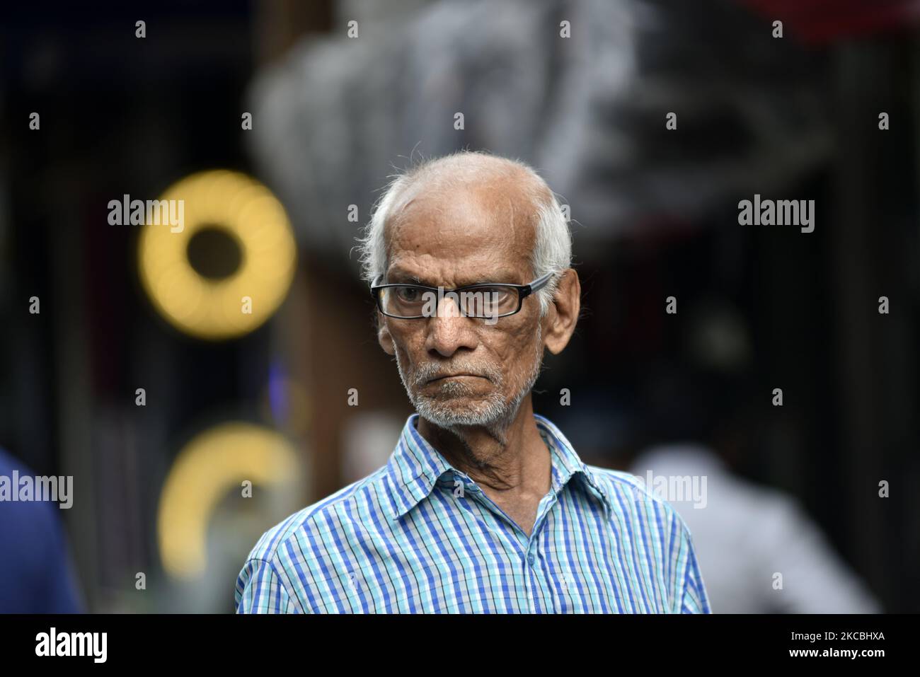 An old man without a mask during Coronavirus emergency in Kolkata ...