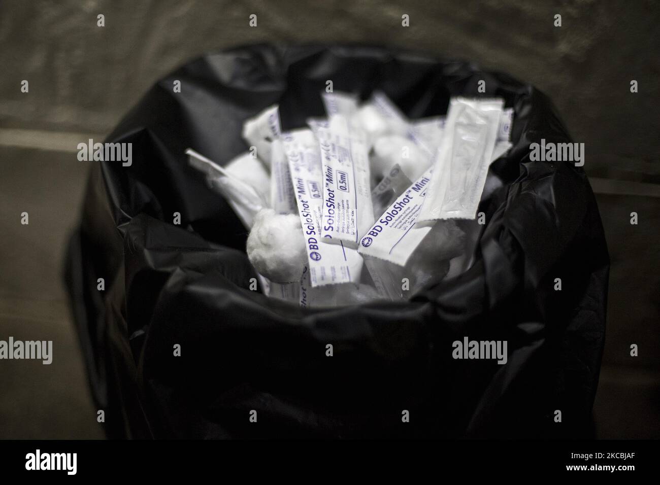 Syringe wrappers hi-res stock photography and images - Alamy