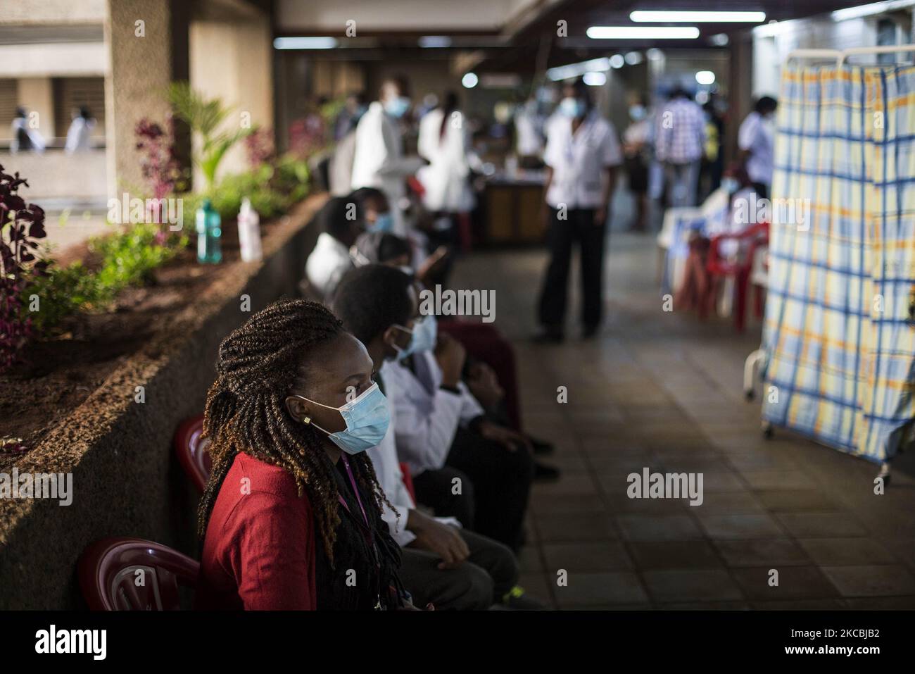 Kenyatta national hospital healthcare staff hi-res stock photography ...