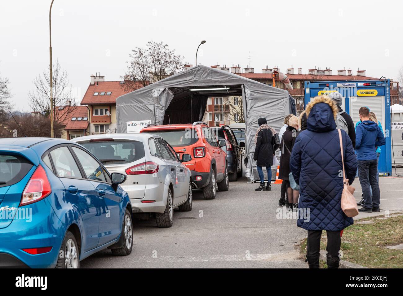 Pedestrians waint hi-res stock photography and images - Alamy