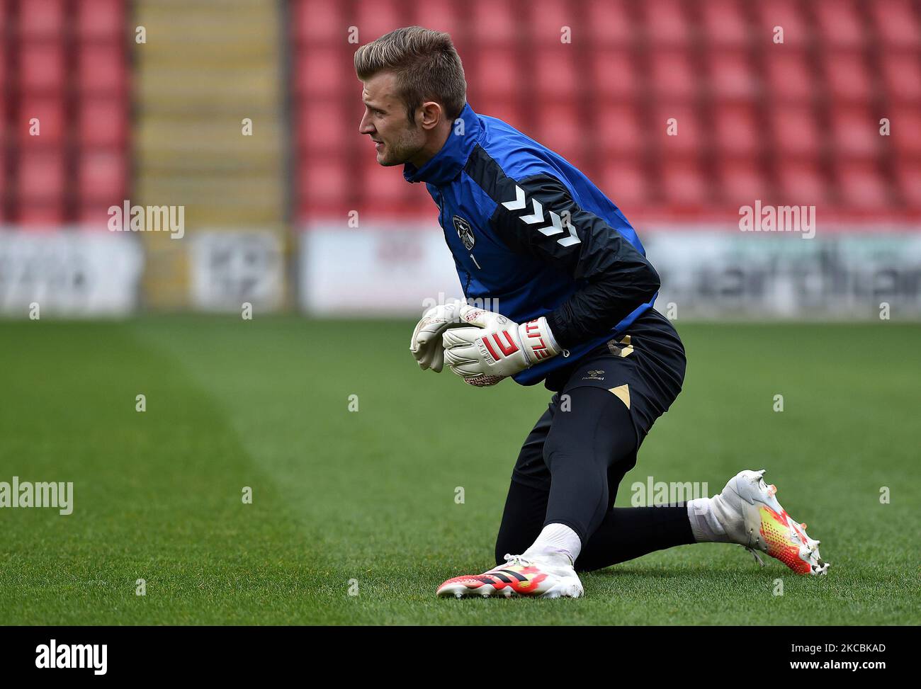 Oldham Athletic's Laurie Walker (Goalkeeper) warming up before the Sky ...