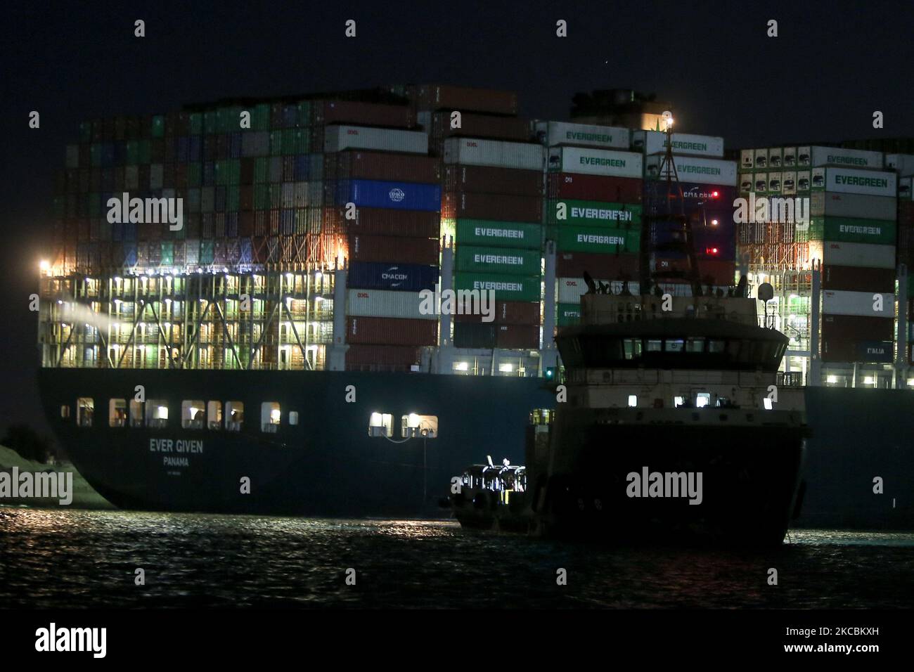 Ever given ship blocking the suez canal hi-res stock photography and ...