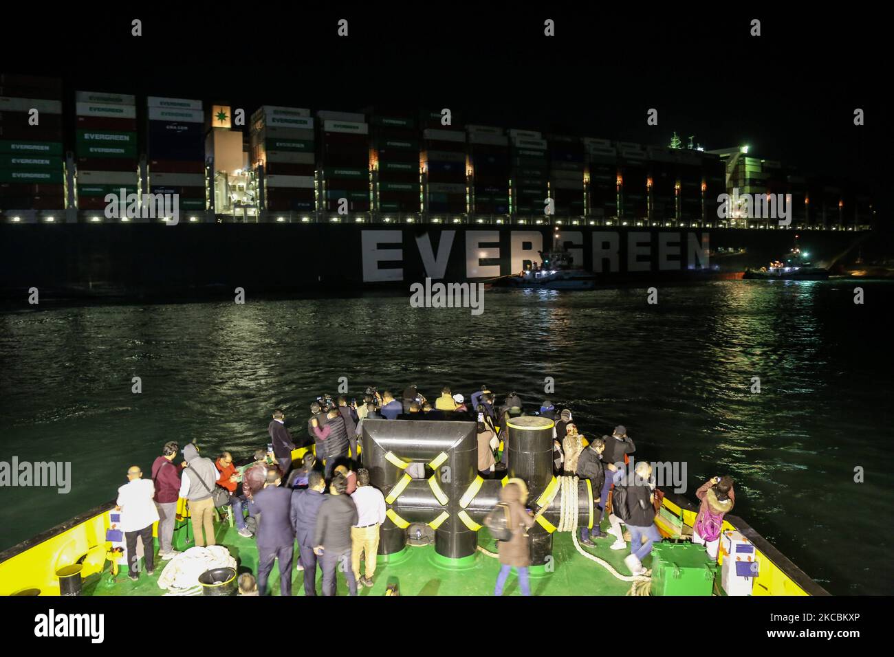 Container ship stuck in suez canal hi-res stock photography and images ...