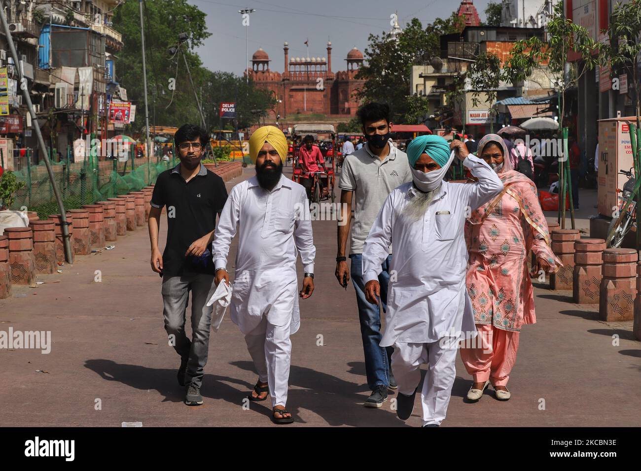 Sikh family walks hi-res stock photography and images - Alamy