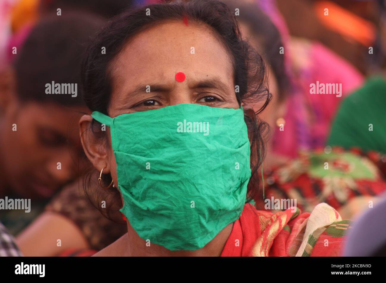 Chief minister of west bengal mamata banerjee warring face mask hi-res ...