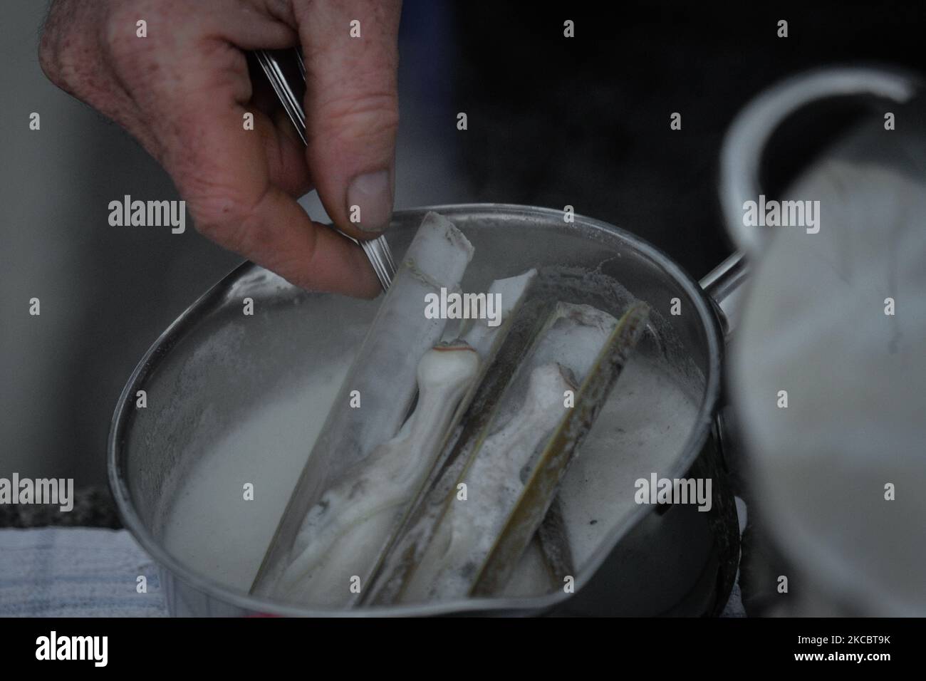 Recreational razor clam pickers hi-res stock photography and images - Alamy