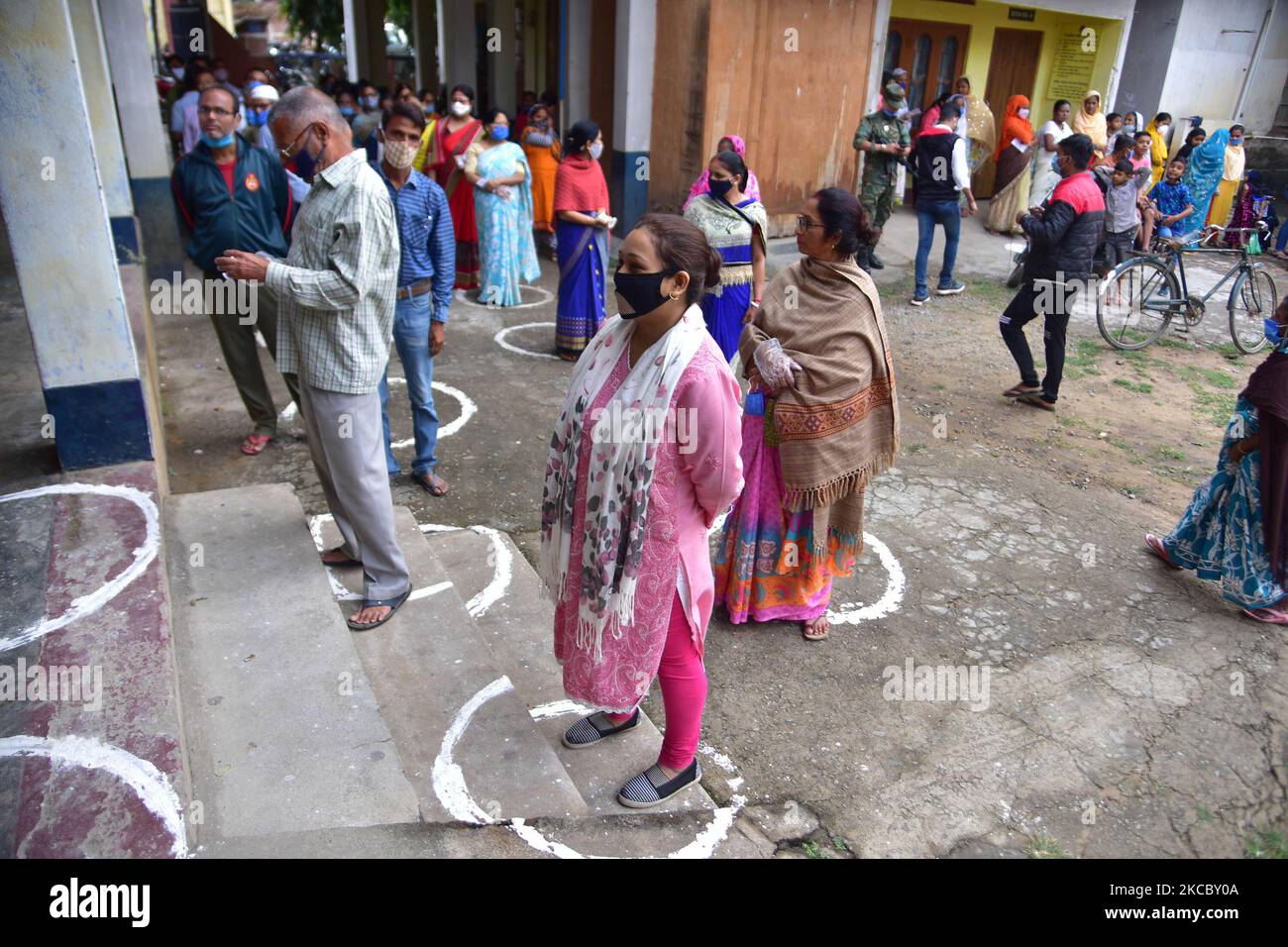 Voters queue up to cast their ballots as COVID-19 protocol arrangements ...