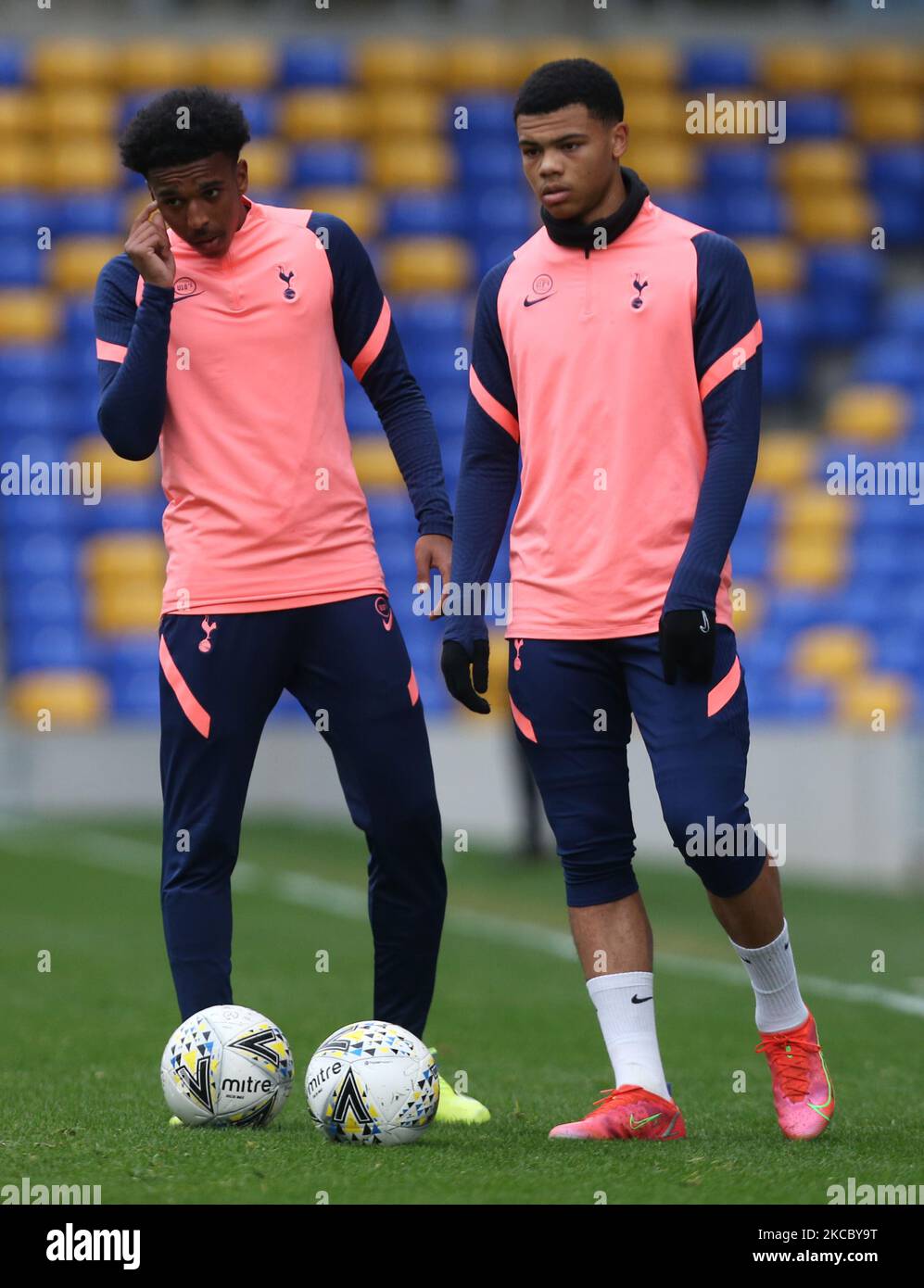 L-R Roshaun Mathurin of Tottenham Hotspur Under 18s and Dane Scarlett ...