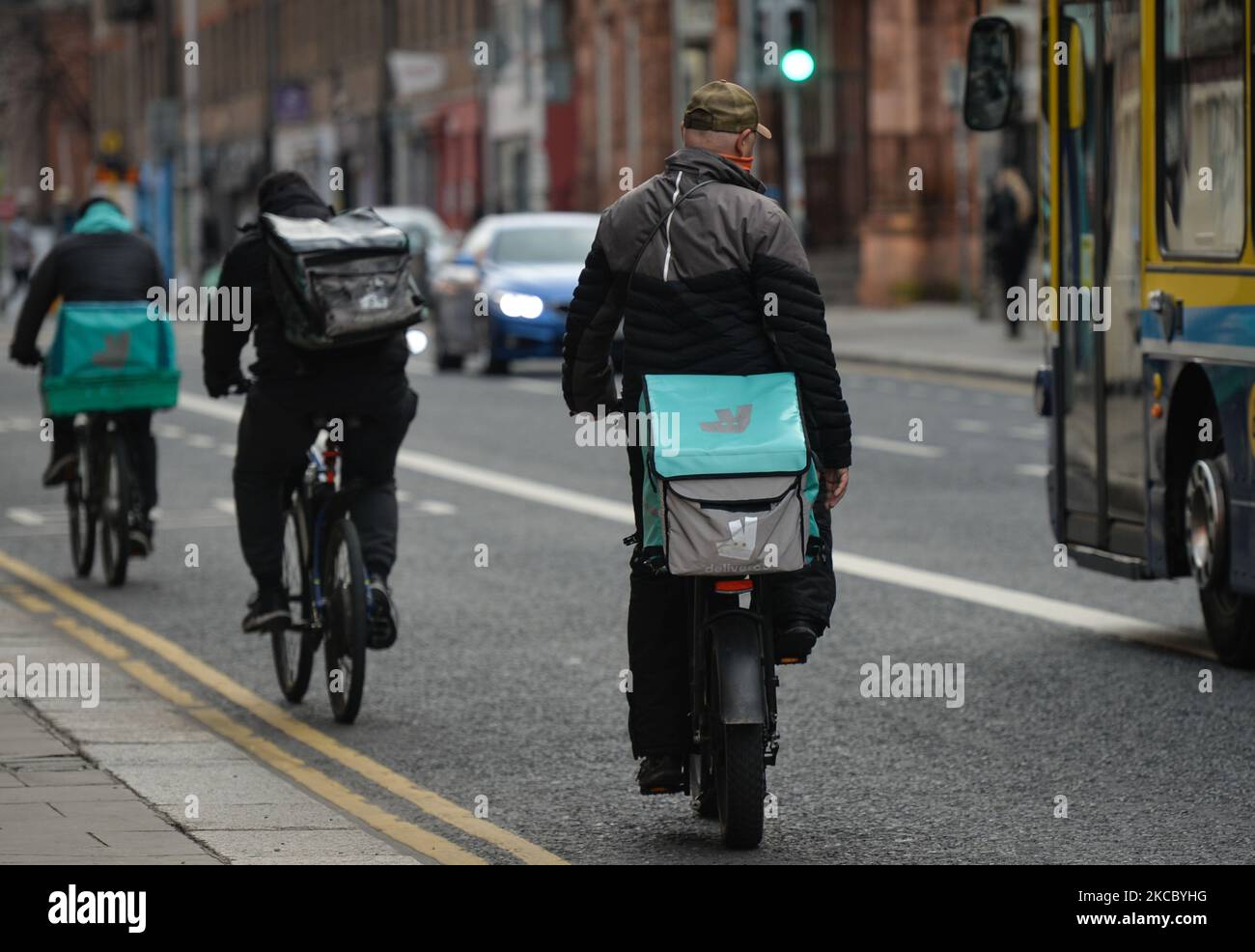 Deliveroo curriers hi-res stock photography and images - Alamy