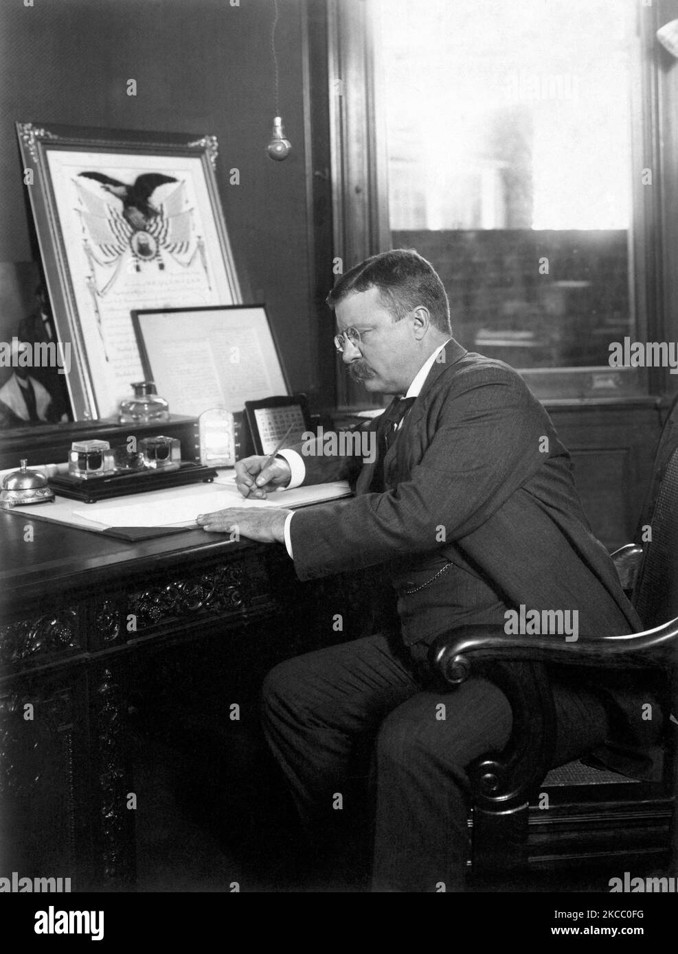 Theodore Roosevelt signing the Thanksgiving Proclamation Act in 1902 ...