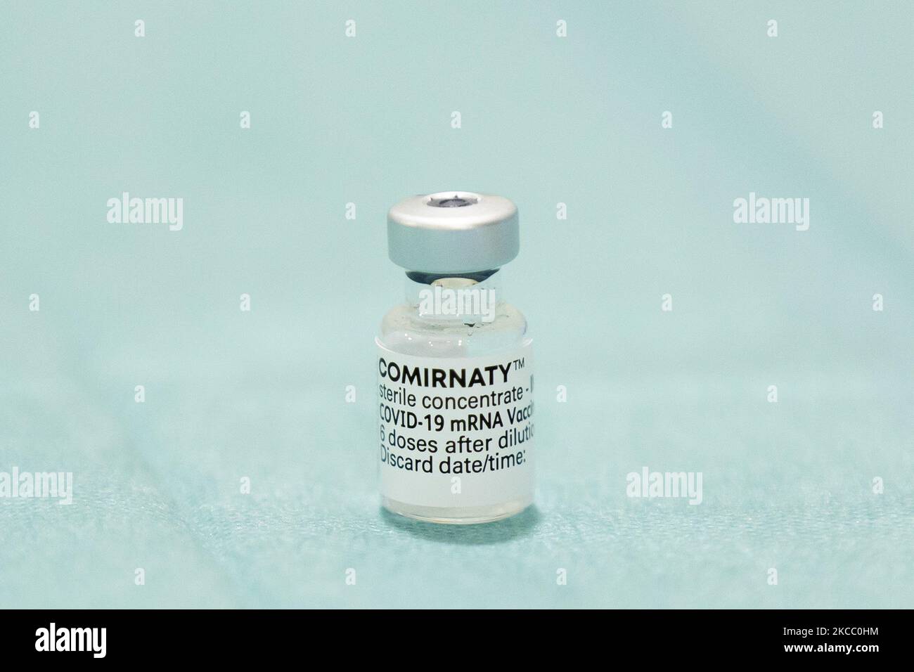 Pfizer biontech bottle hi-res stock photography and images - Alamy