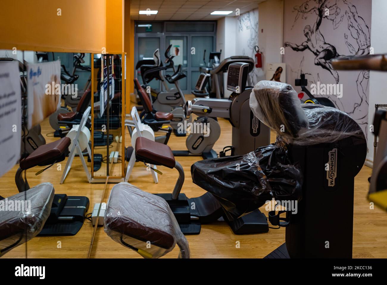 Survey room hi-res stock photography and images - Alamy