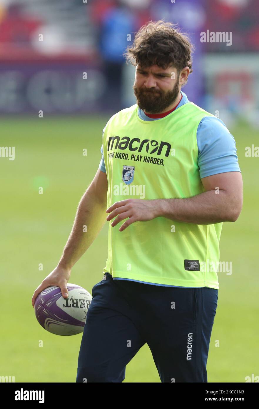 Cory Hill of Cardiff Blues warm up during European Champions Cup ...