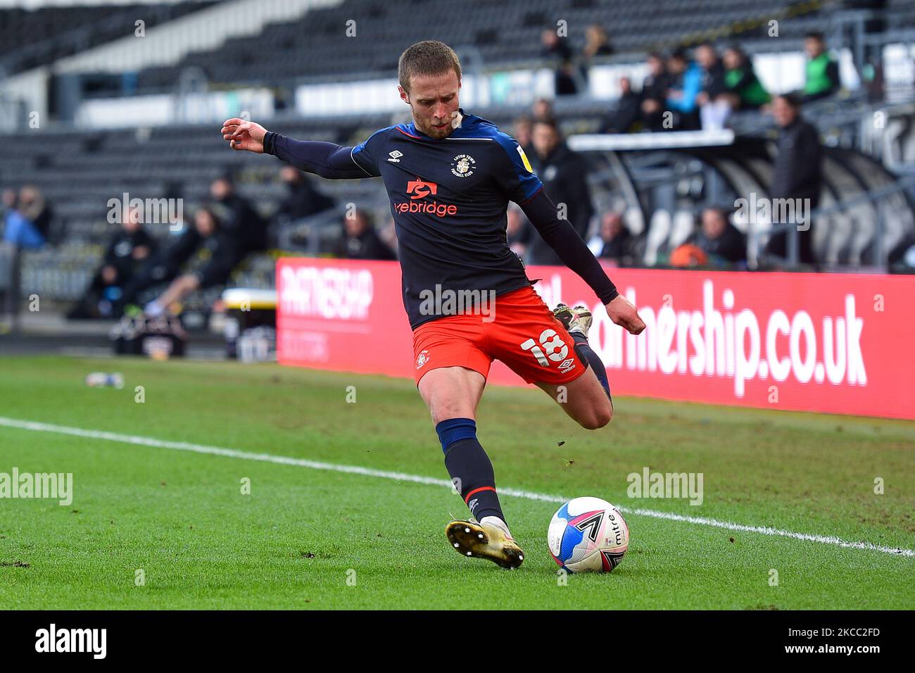 Jordan clark of luton town lines hi-res stock photography and images ...