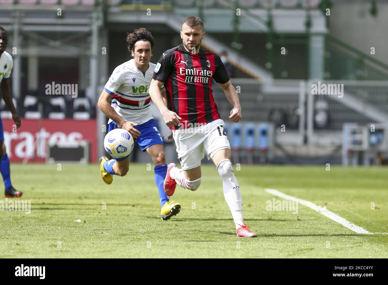 Ante rebic milano in azione hi-res stock photography and images - Alamy