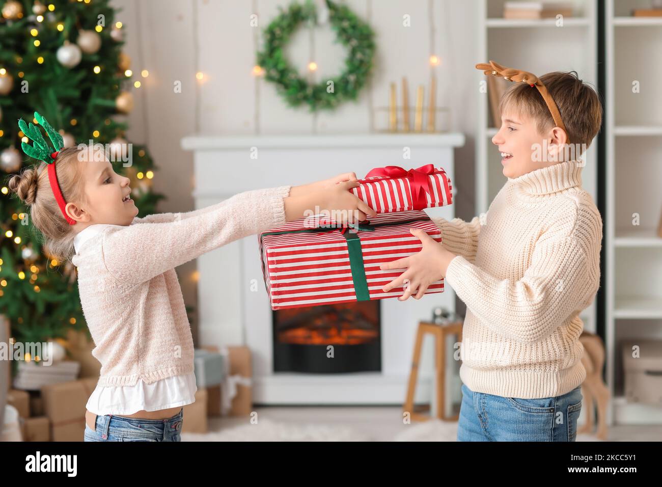 Children greeting each other hi-res stock photography and images - Alamy
