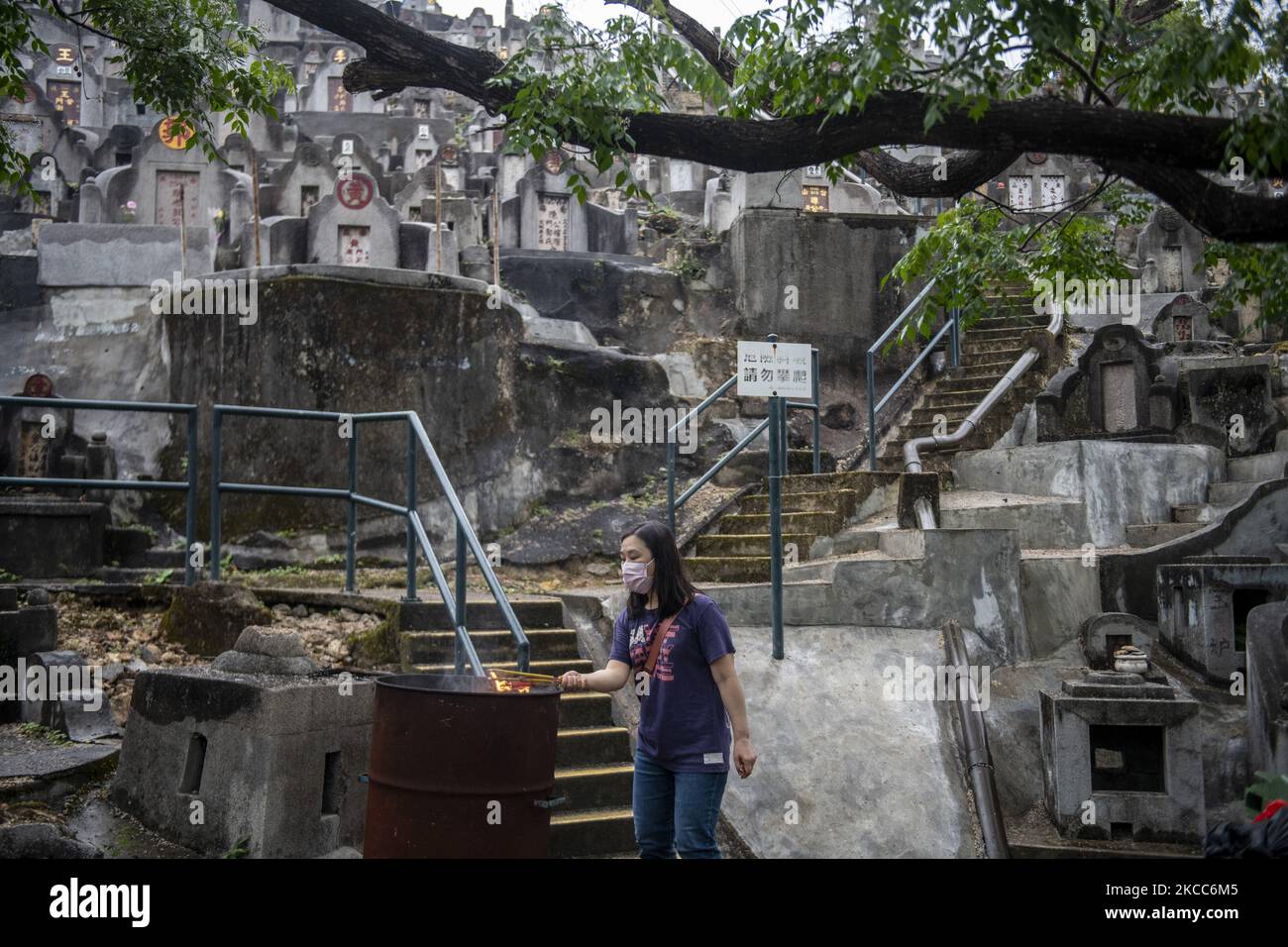 Ching ming festival hi-res stock photography and images - Alamy