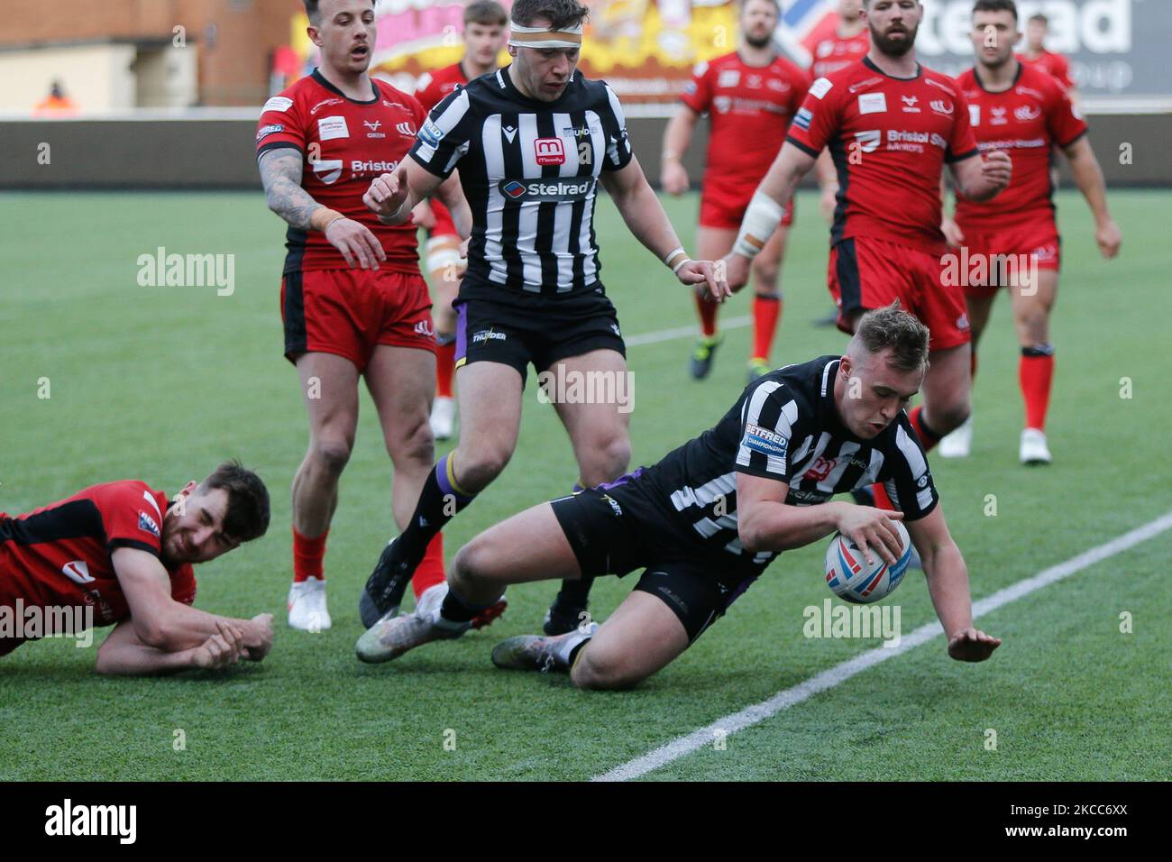 Connor Bailey of Newcastle Thunder scores during the BETFRED ...