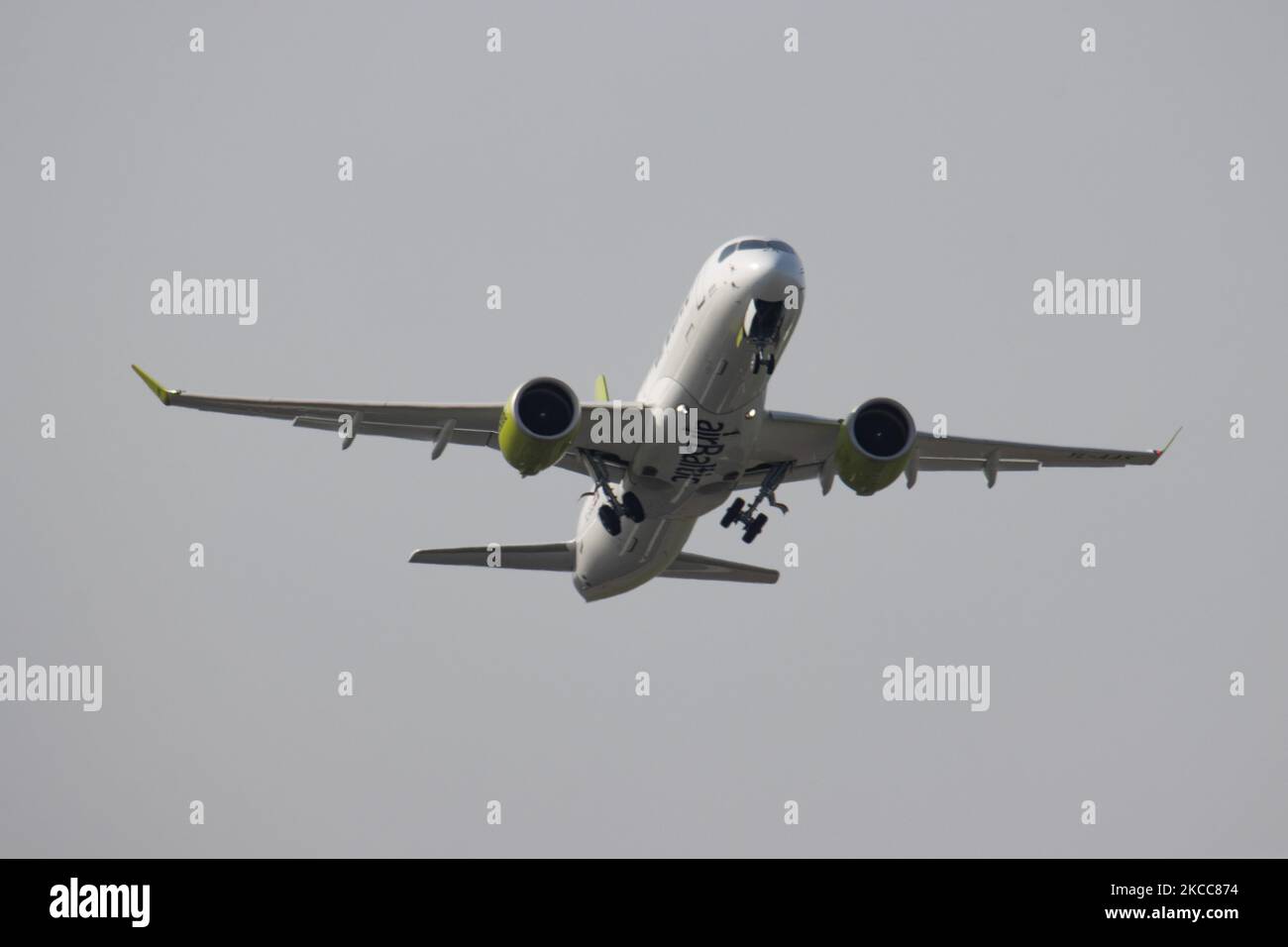 Airbus a220 cockpit hi-res stock photography and images - Alamy
