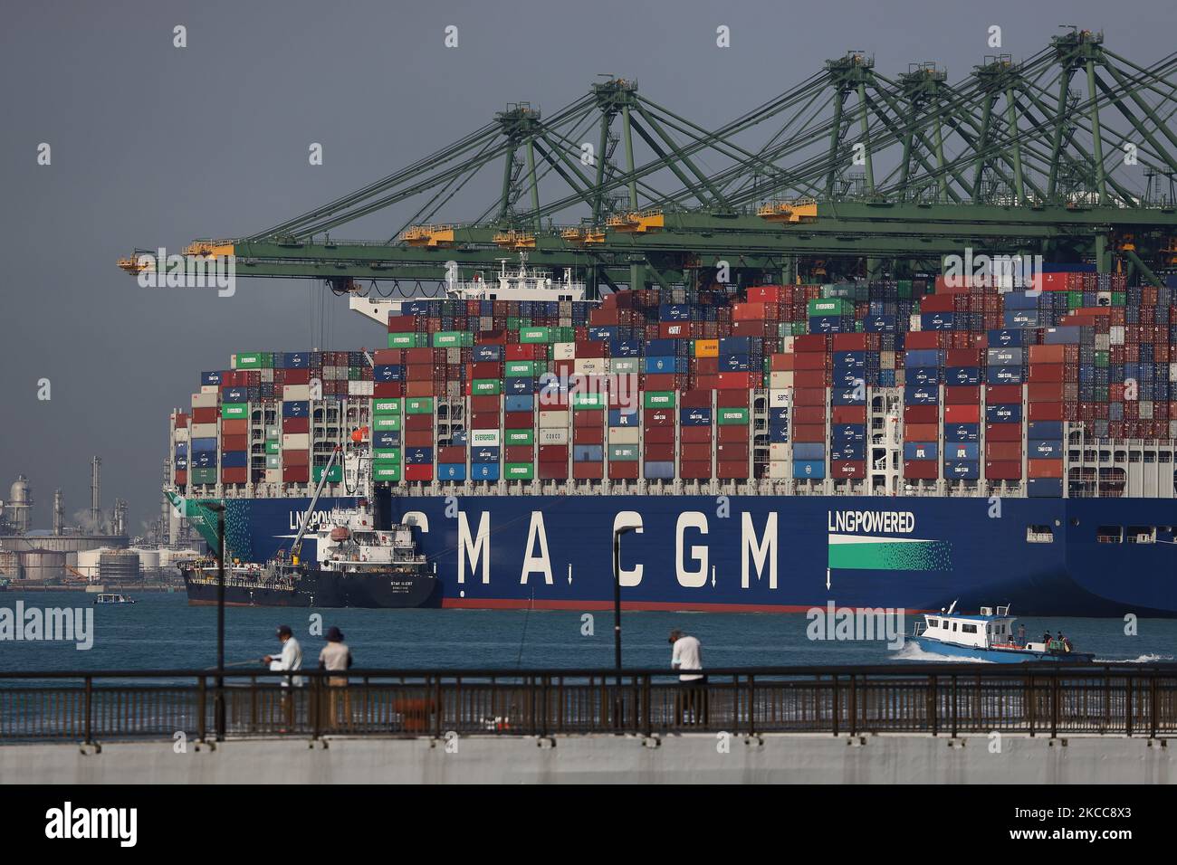 The world’s largest container ship in the world to be fully powered by ...