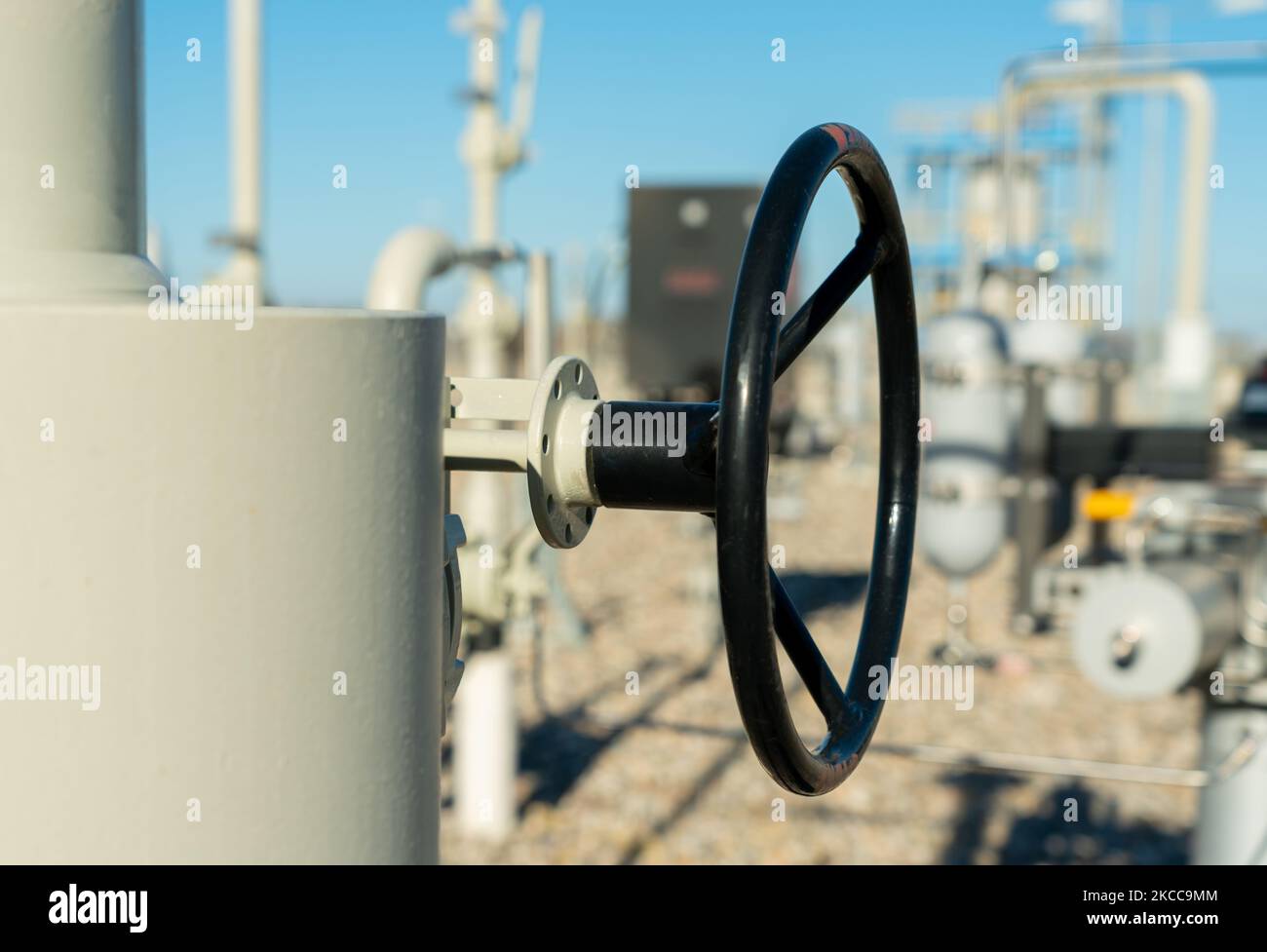 Handwheel type mechanism for controlling a manual valve on gas ...