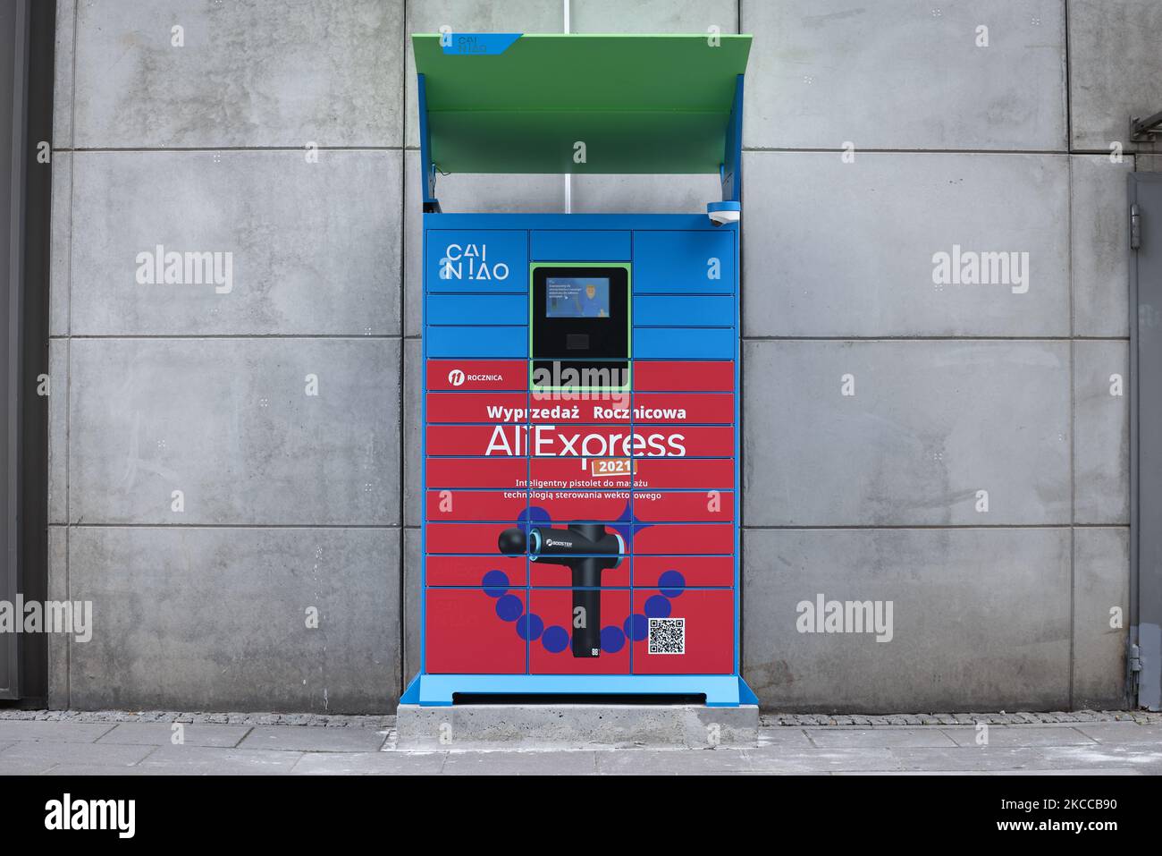 Logistics e commerce lockers hi-res stock photography and images - Alamy