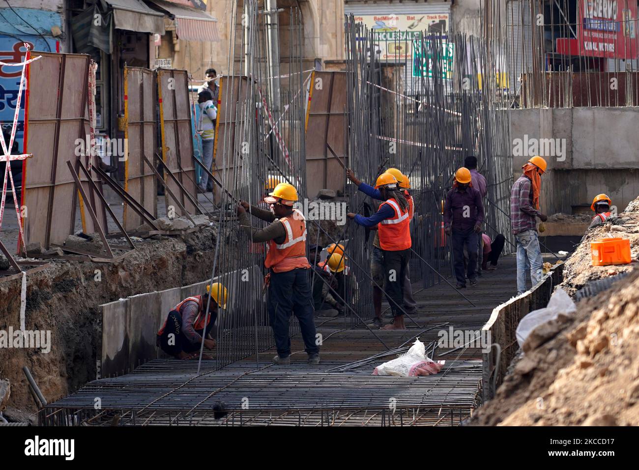 Indian labourers work hi-res stock photography and images - Alamy