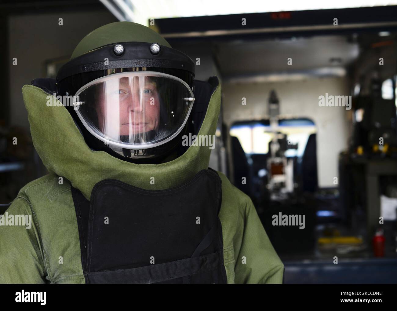 Airman dons an explosive ordnance disposal bomb suit Stock Photo - Alamy