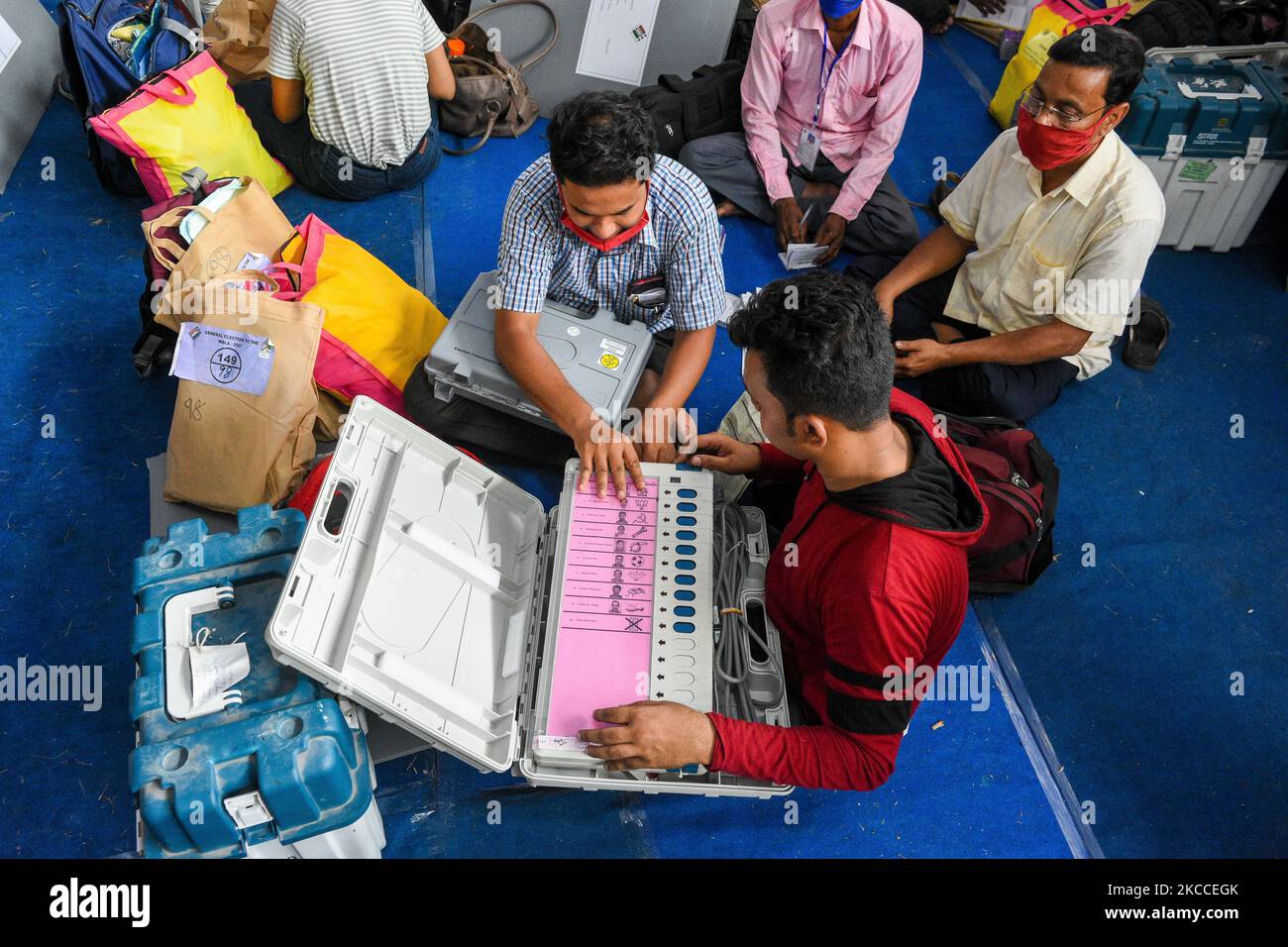 Electronic voting machine india hi-res stock photography and images - Alamy