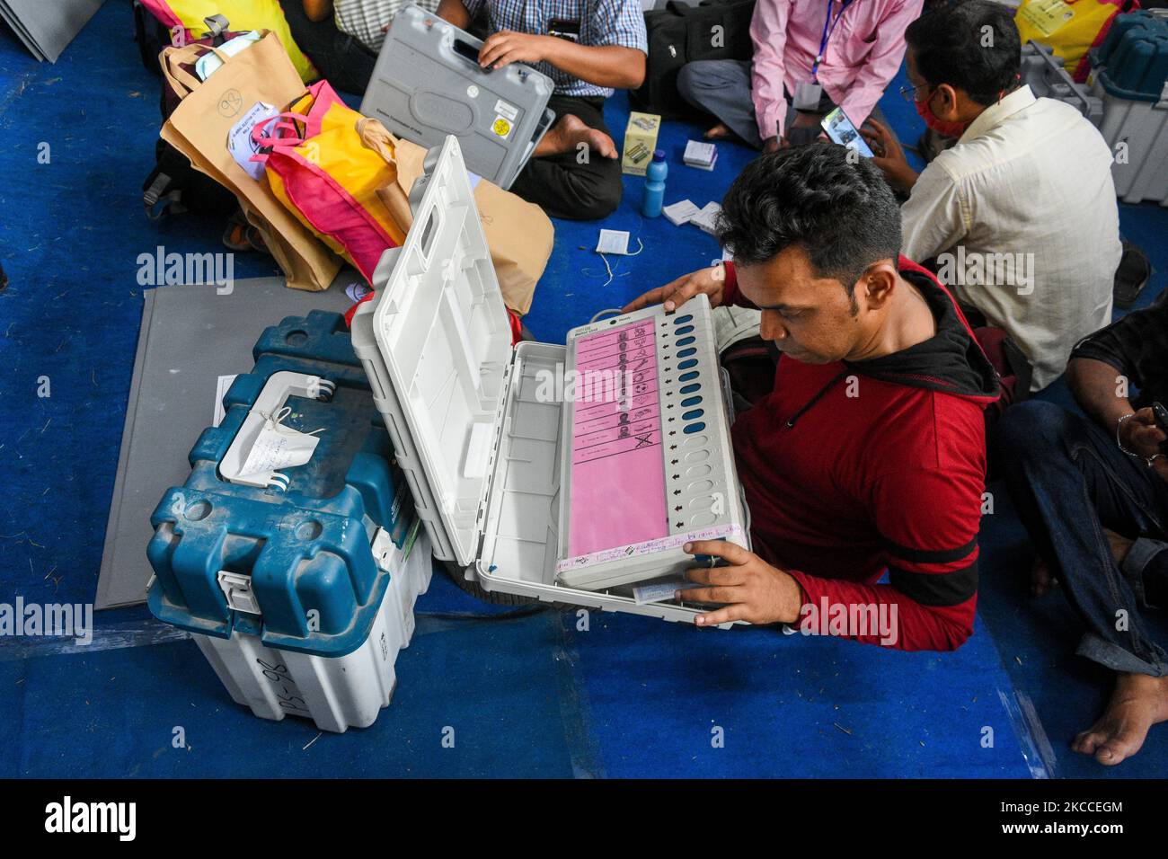Electronic voting machine india hi-res stock photography and images - Alamy