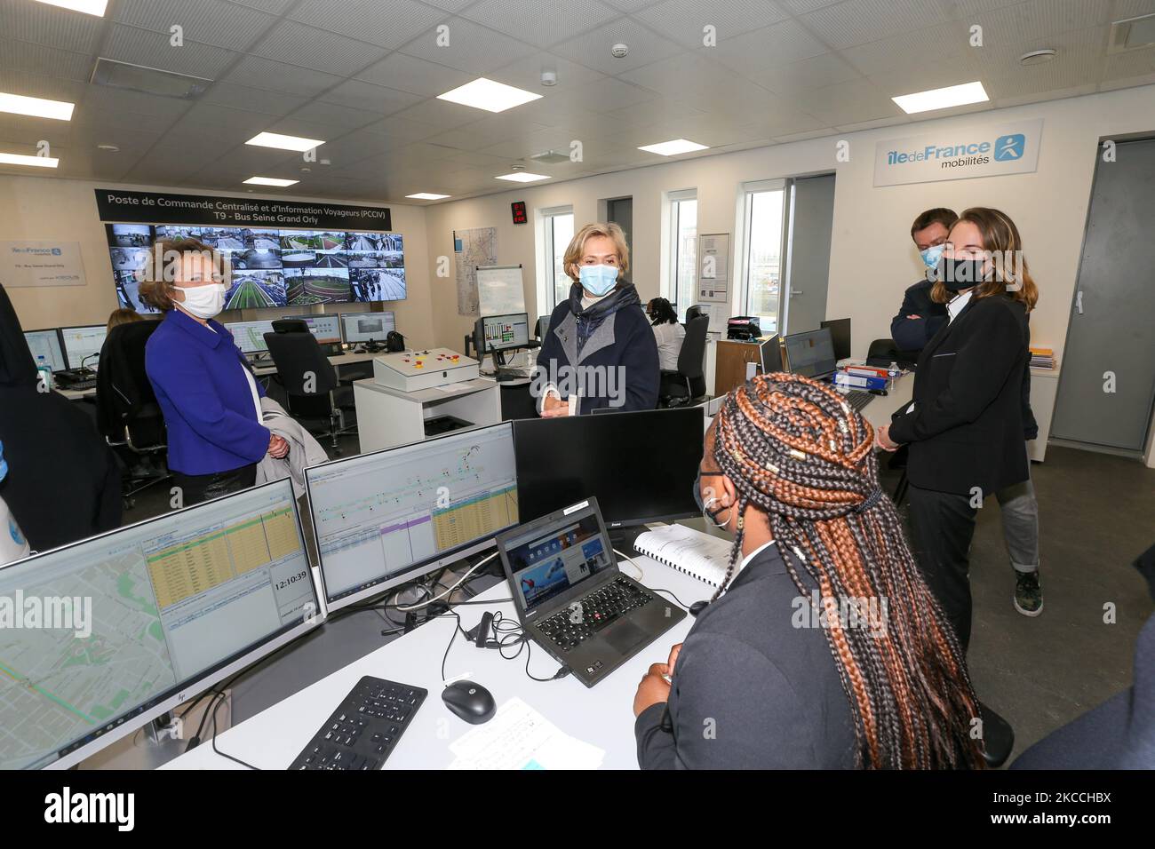 President of the French region of Ile-de-France Valerie Pecresse (C ...