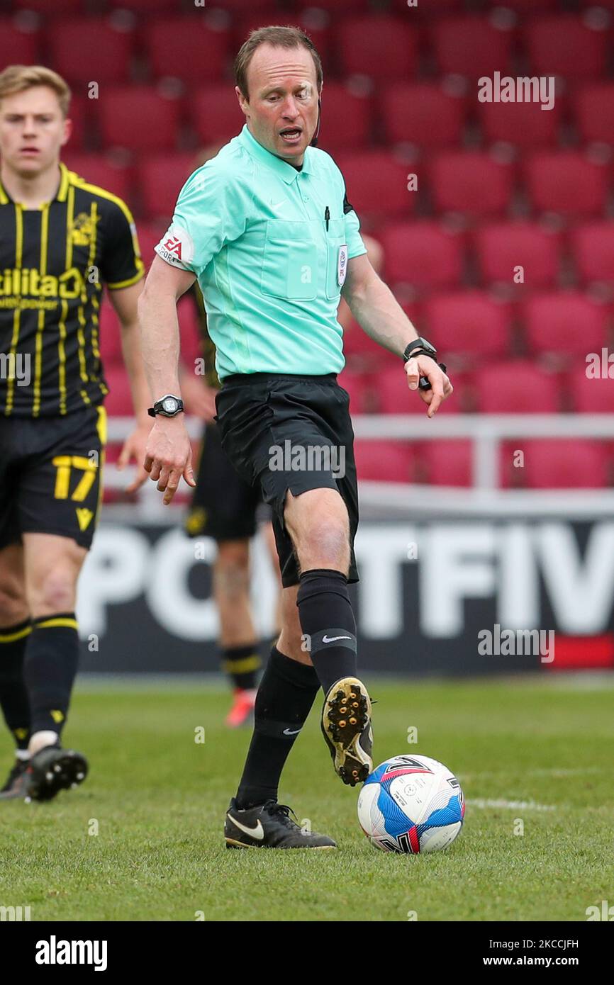 David rock football referee hi-res stock photography and images - Alamy